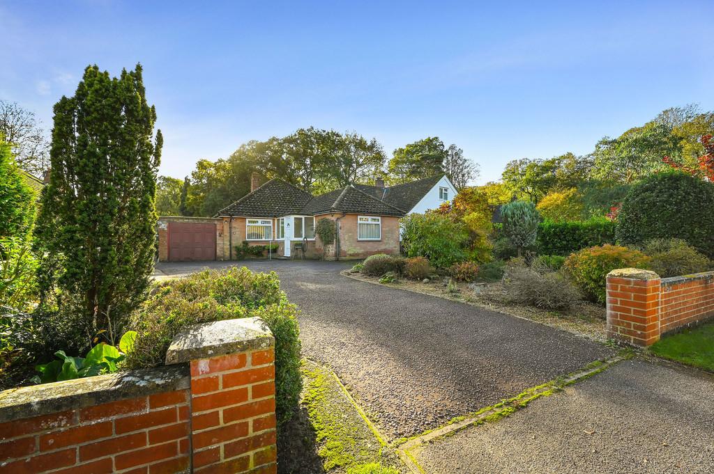 Icepits Close, Bury St. Edmunds IP31 2 bed detached bungalow - £340,000