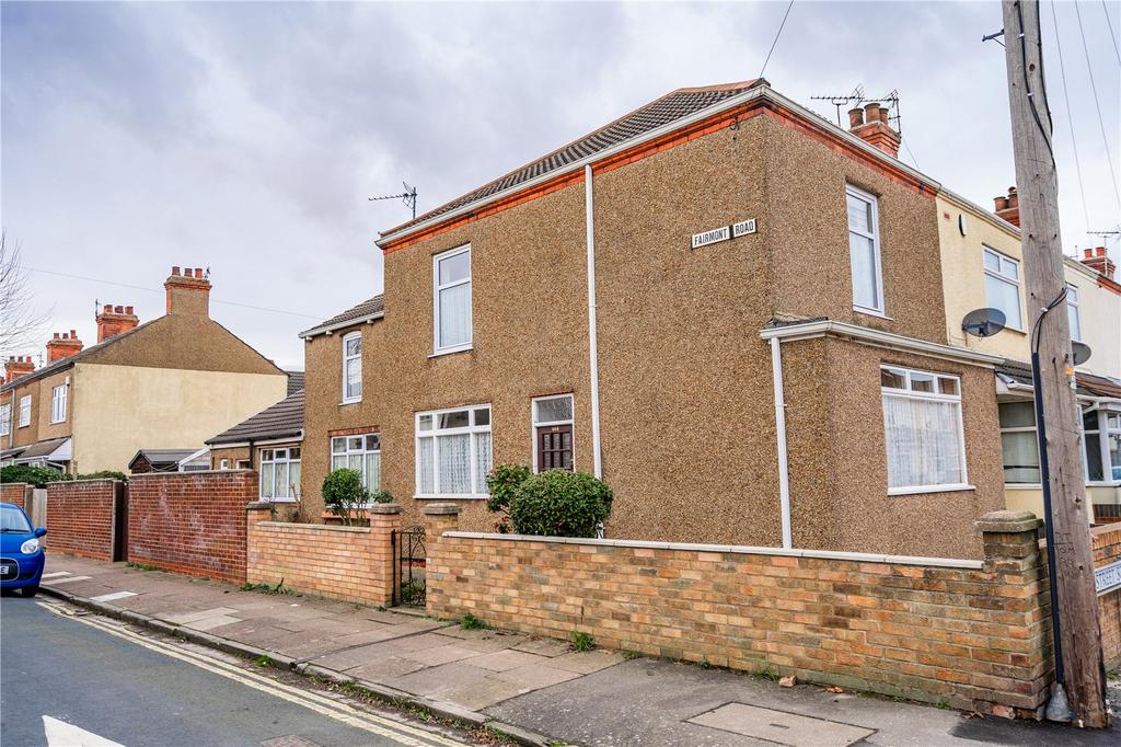 Weelsby Street, Grimsby... 3 bed end of terrace house - £90,000