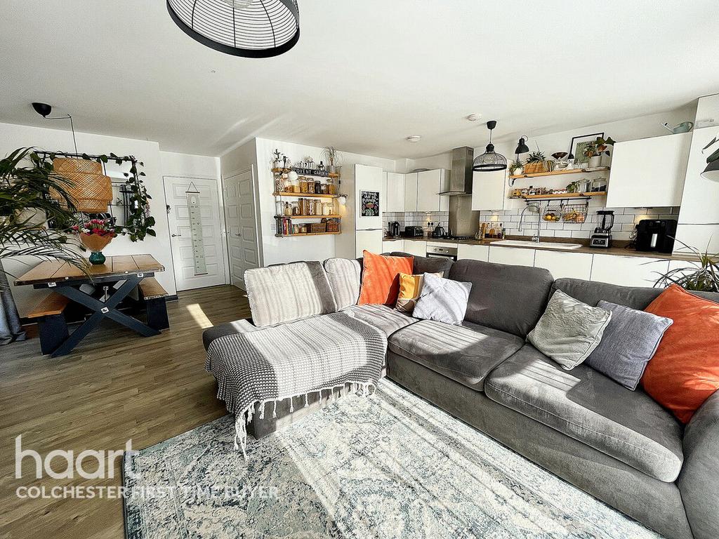 Londinium Road, Colchester 2 bed apartment - £240,000