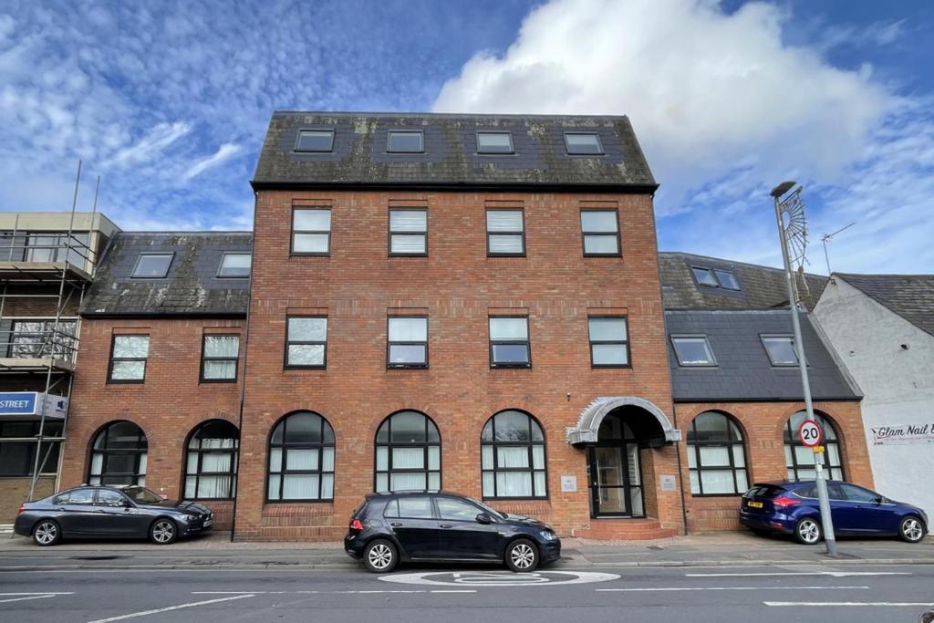 Icknield House, Dunstable LU6 1 bed flat - £160,000