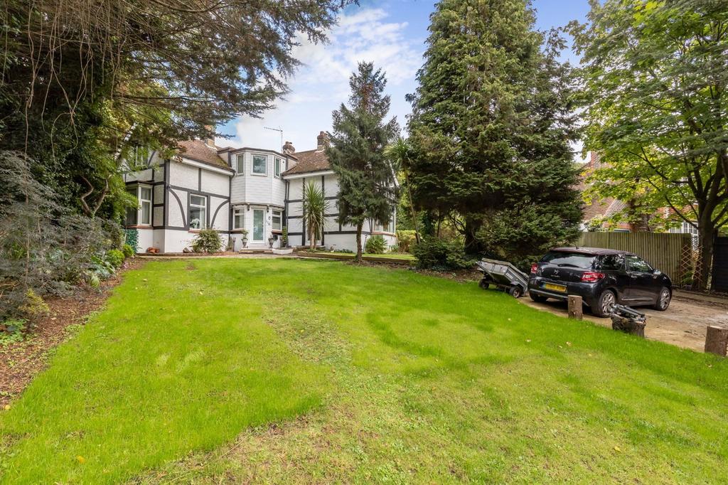 Warren Road, Worthing BN14 6 bed detached house - £725,000