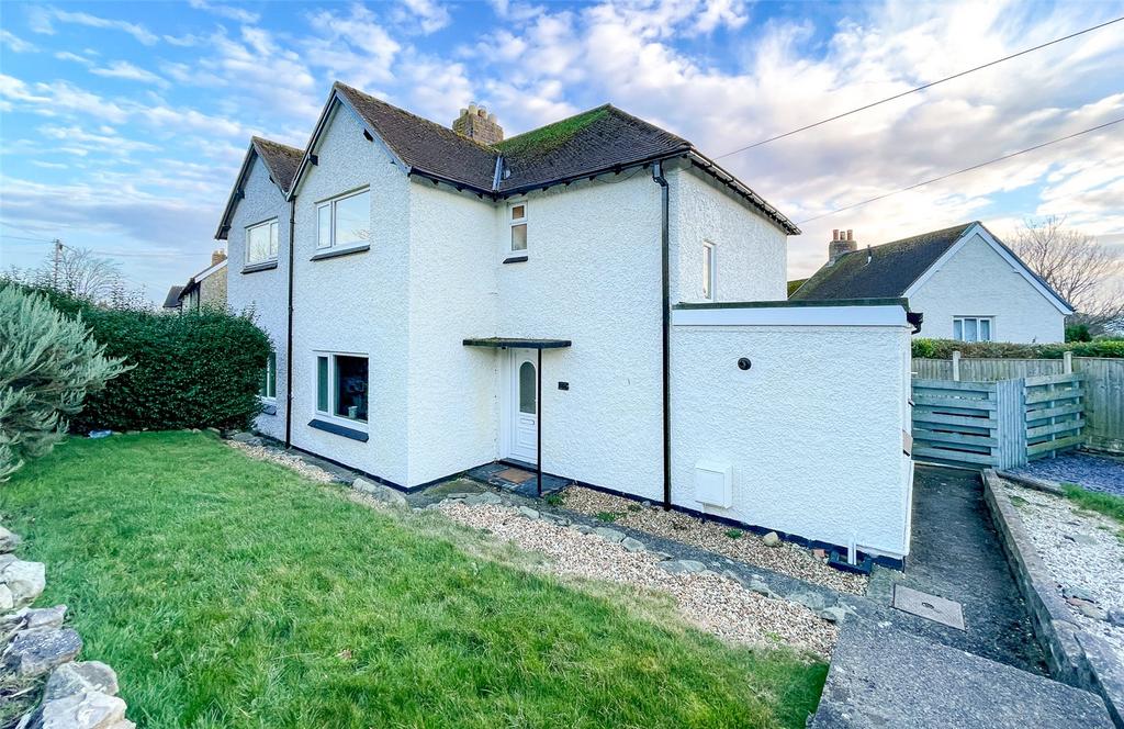Pengarth, Conwy, LL32 3 bed semi-detached house for sale - £240,000