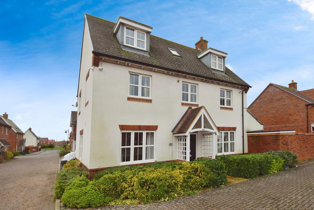Lancelot Way, Amesbury, SP4 7FZ. 4 bed detached house - £465,000