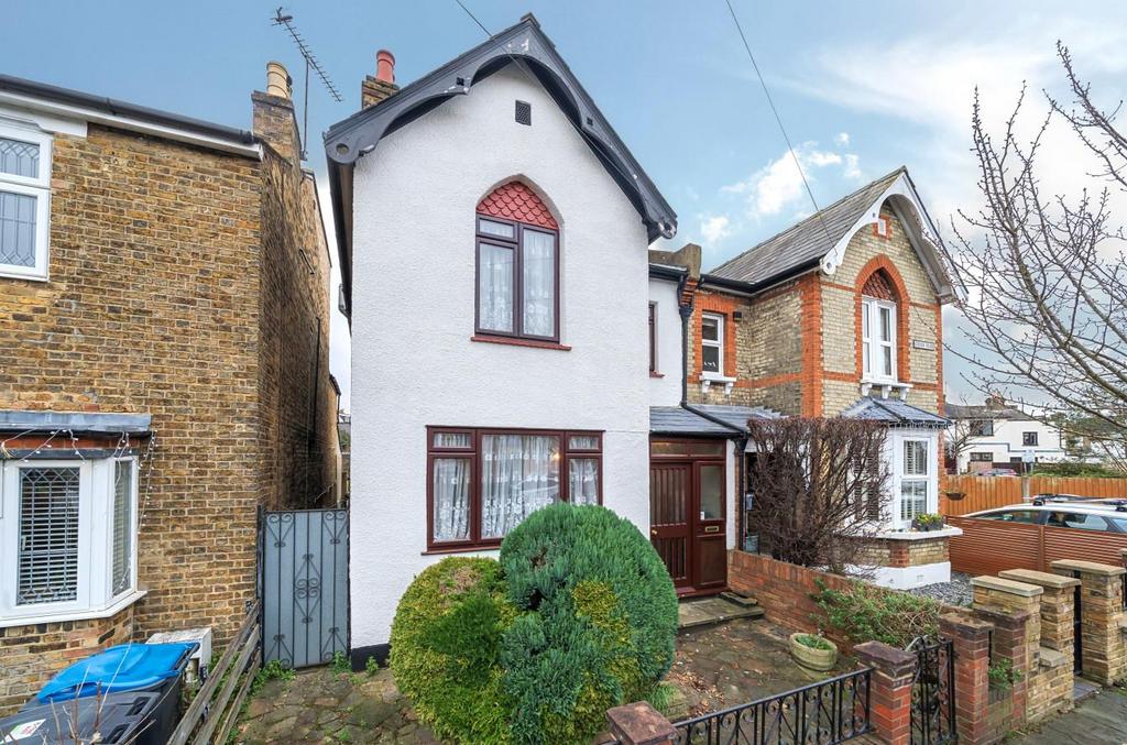 Cross Road, Kingston Upon Thames KT2 3 bed semi-detached house - £795,000