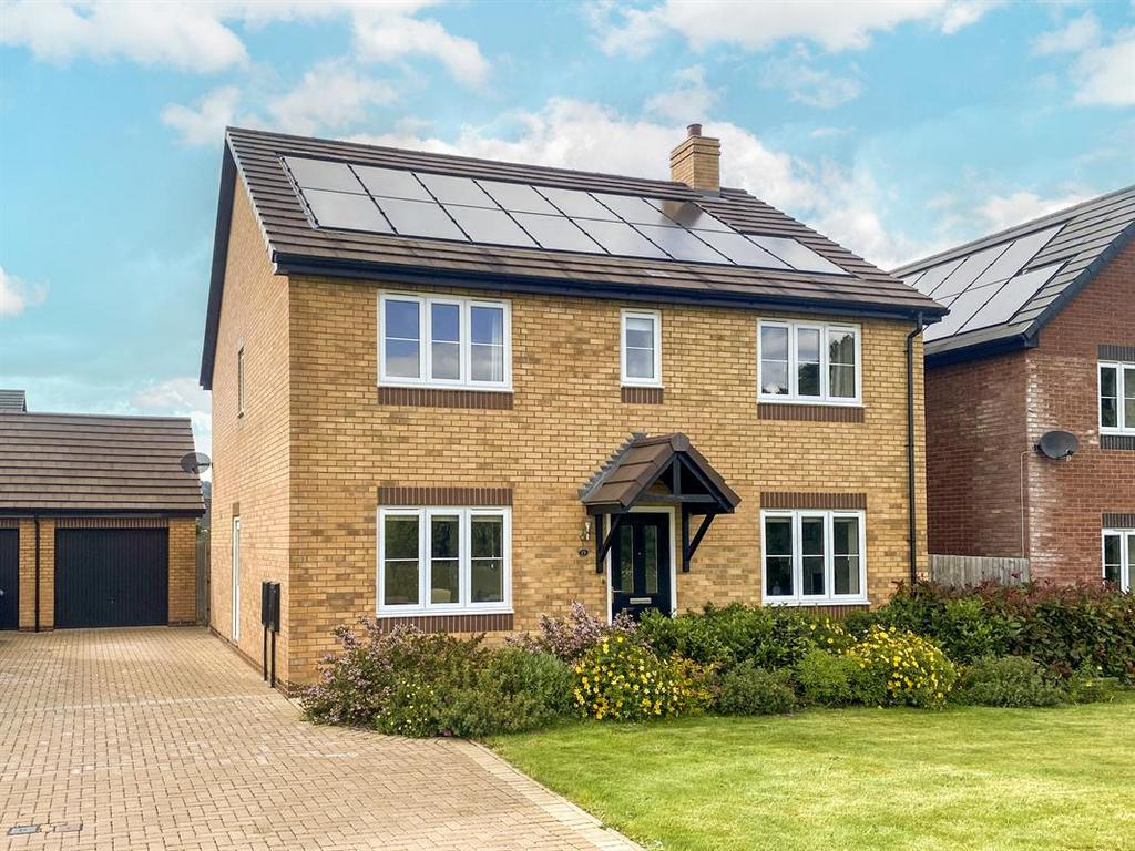 Rayner Drive, Malvern, WR14 3FA 5 bed detached house - £485,000