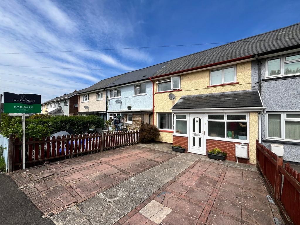 The Avenue, Govilon, Abergavenny, NP7 3 bed terraced house - £225,000