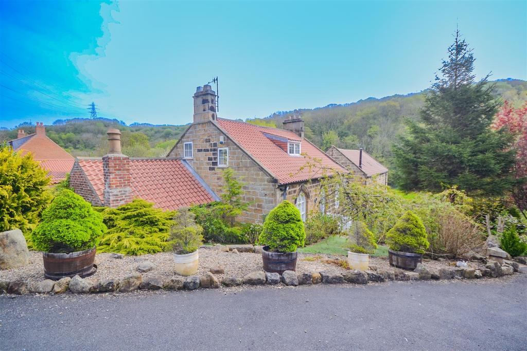 Mill Lane, Skinningrove... 4 bed detached house - £305,000