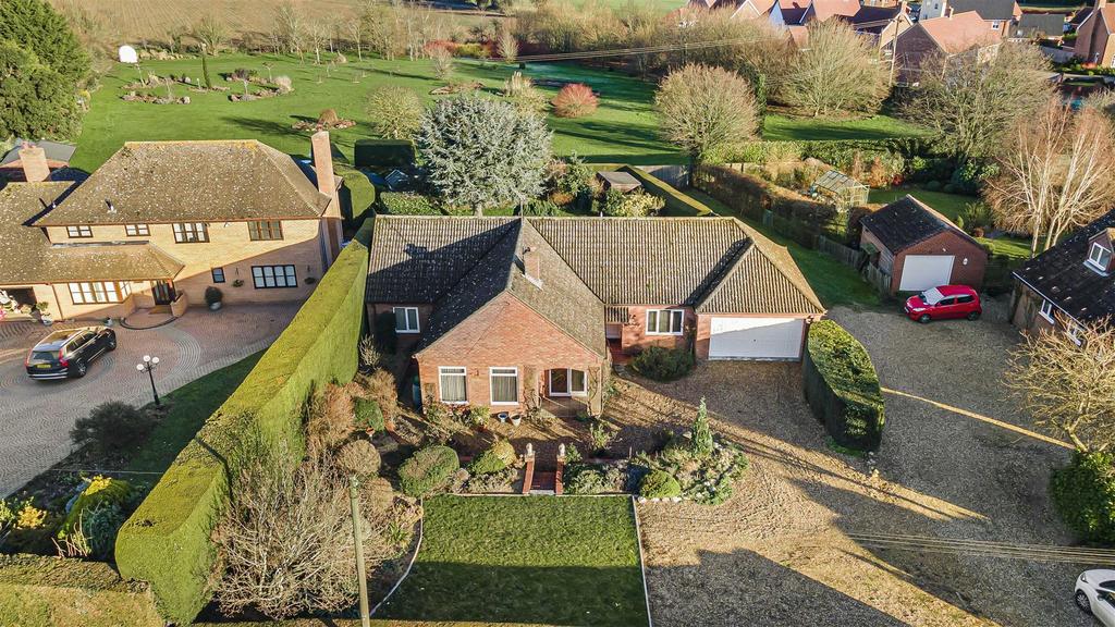 Mill Road, Gazeley CB8 3 bed detached bungalow for sale - £550,000