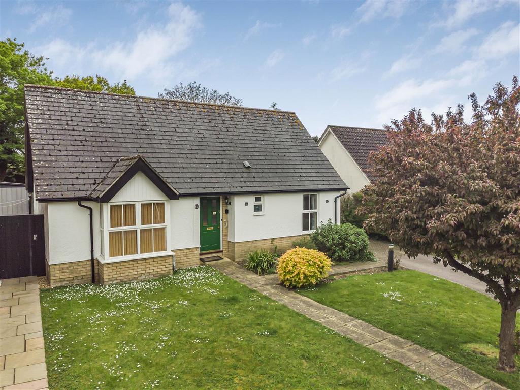 Field End, Balsham CB21 2 bed detached bungalow - £400,000