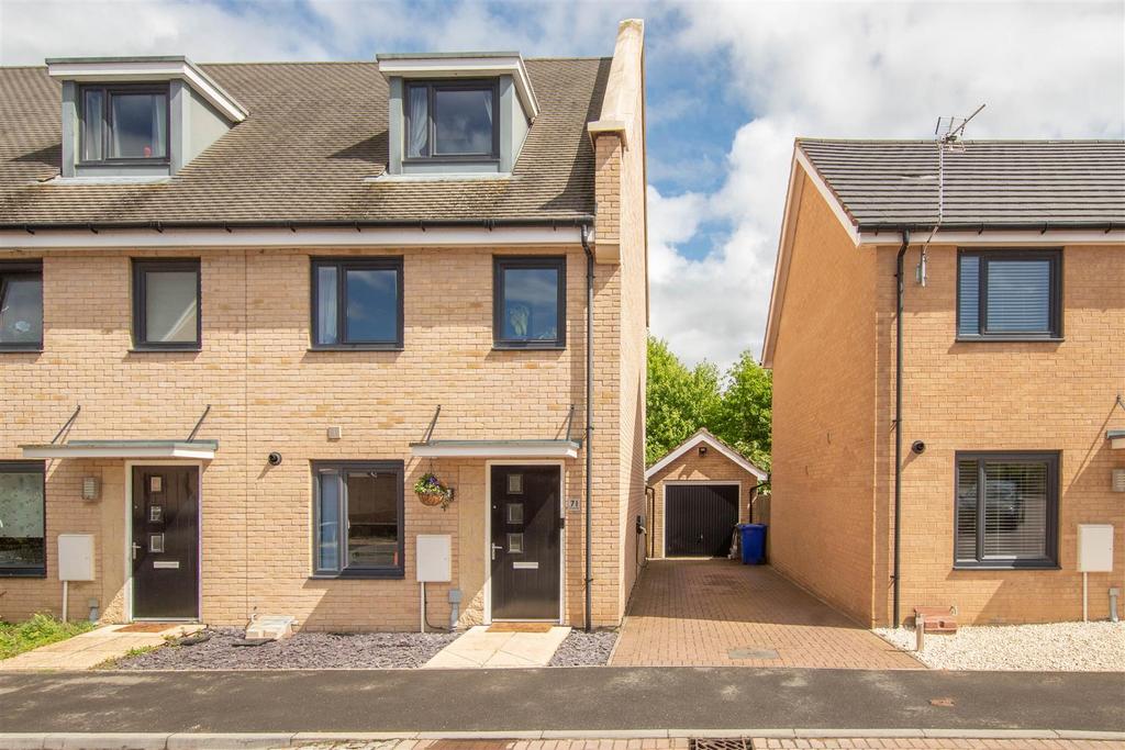 Fleming Way, Haverhill CB9 3 bed end of terrace house - £305,000