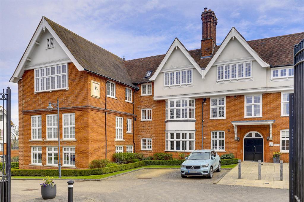 Bell College Court, Saffron Walden CB11 3 bed flat for sale - £500,000