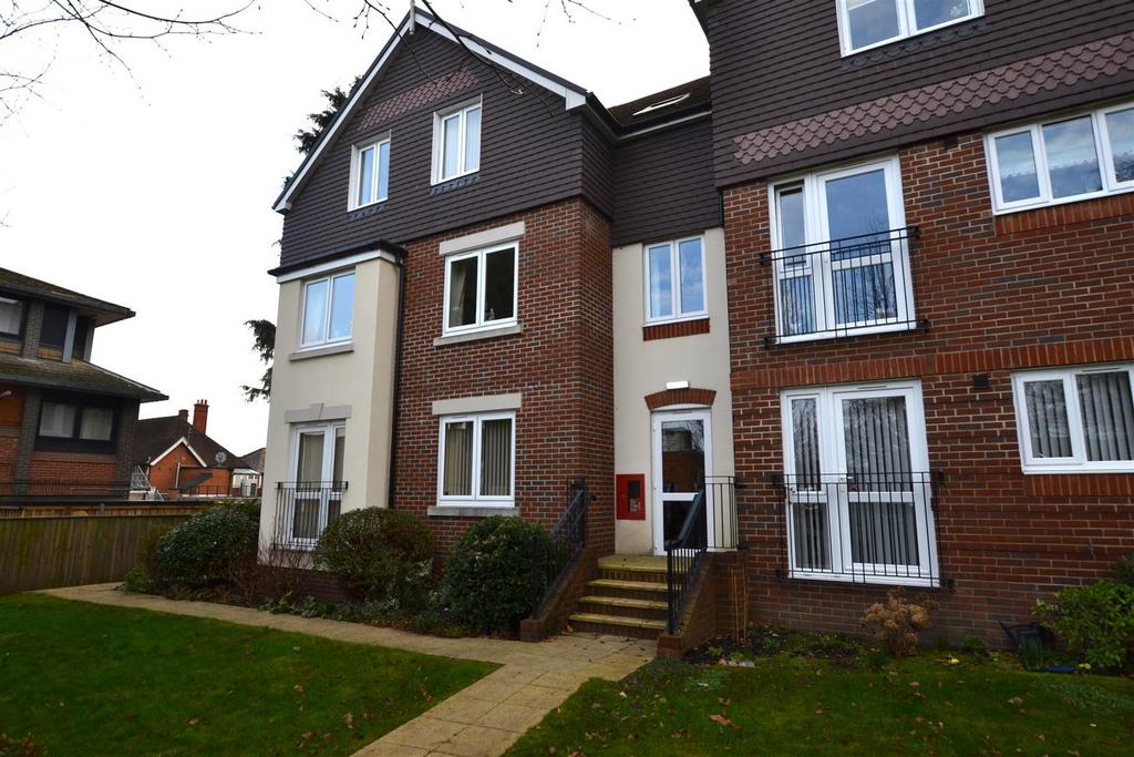 Branksomewood Road, Fleet GU51 1 bed apartment - £199,950