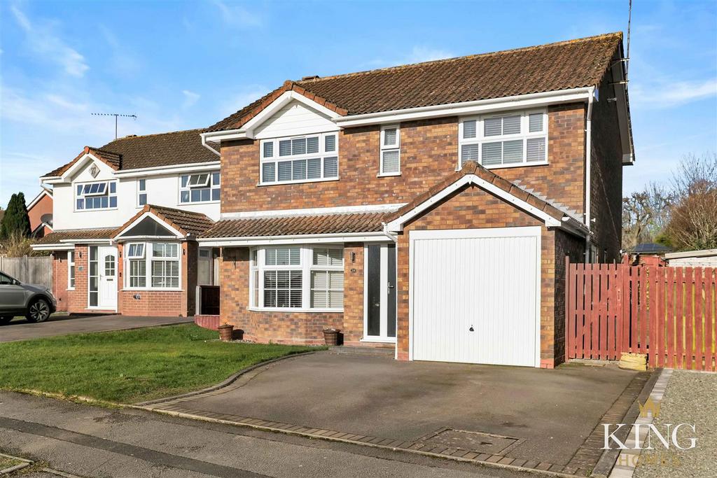 Coleshill Close, Redditch 4 bed detached house - £400,000