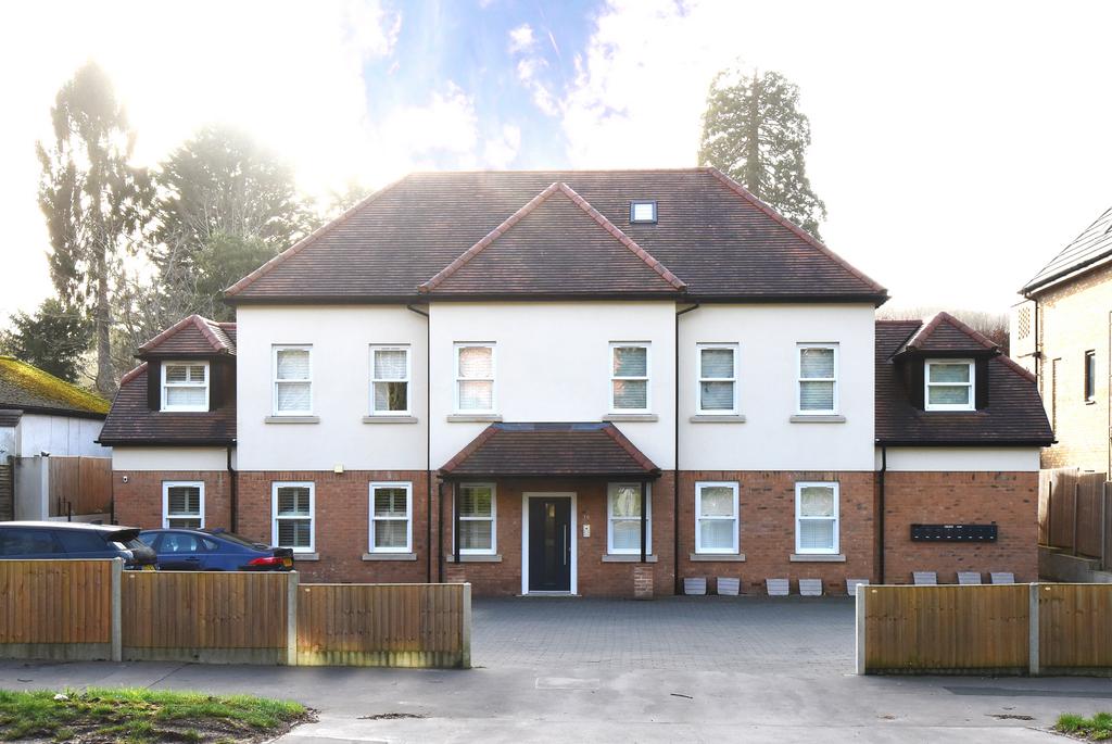 Croham Valley Road South Croydon CR2 2 bed apartment - £450,000