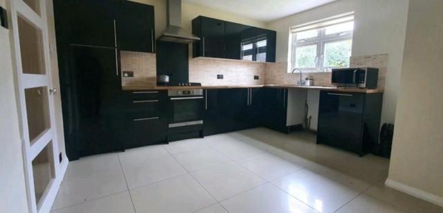 43 London Road Langley Slough 2 bed house - £1,700 pcm (£392 pw)
