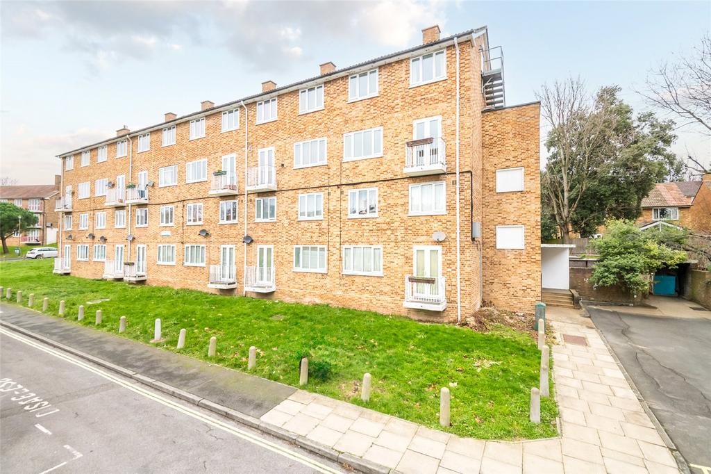 Wanley Road, London, SE5 3 bed apartment - £425,000