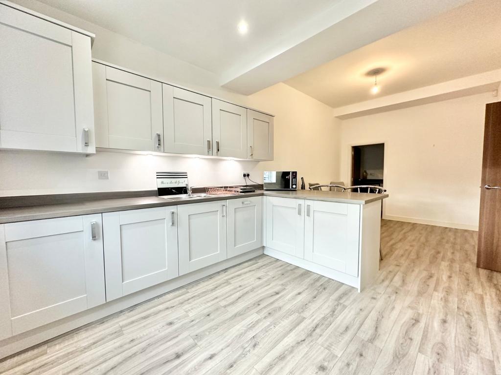 Corona Drive, Cheshire WA14 3 bed terraced house - £475,000