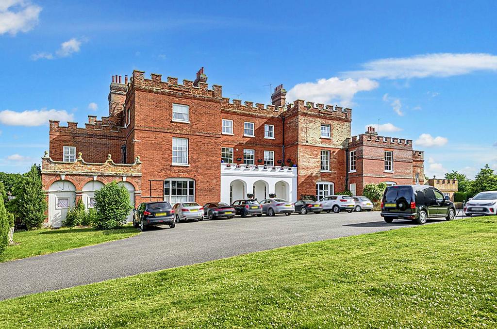Elsenham CM22 2 bed flat - £389,995