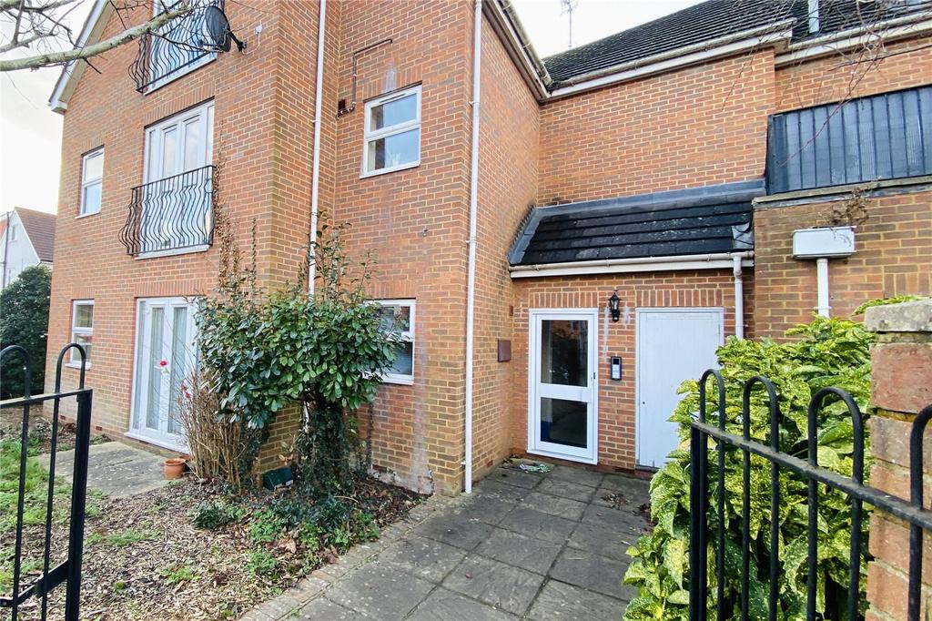 Staines-upon-Thames, Surrey TW18 2 bed apartment - £265,000
