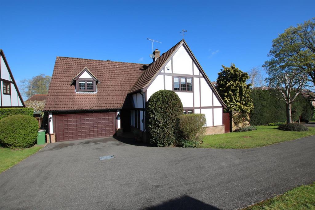 SYCAMORE CLOSE, FETCHAM, KT22 4 bed detached house - £1,050,000