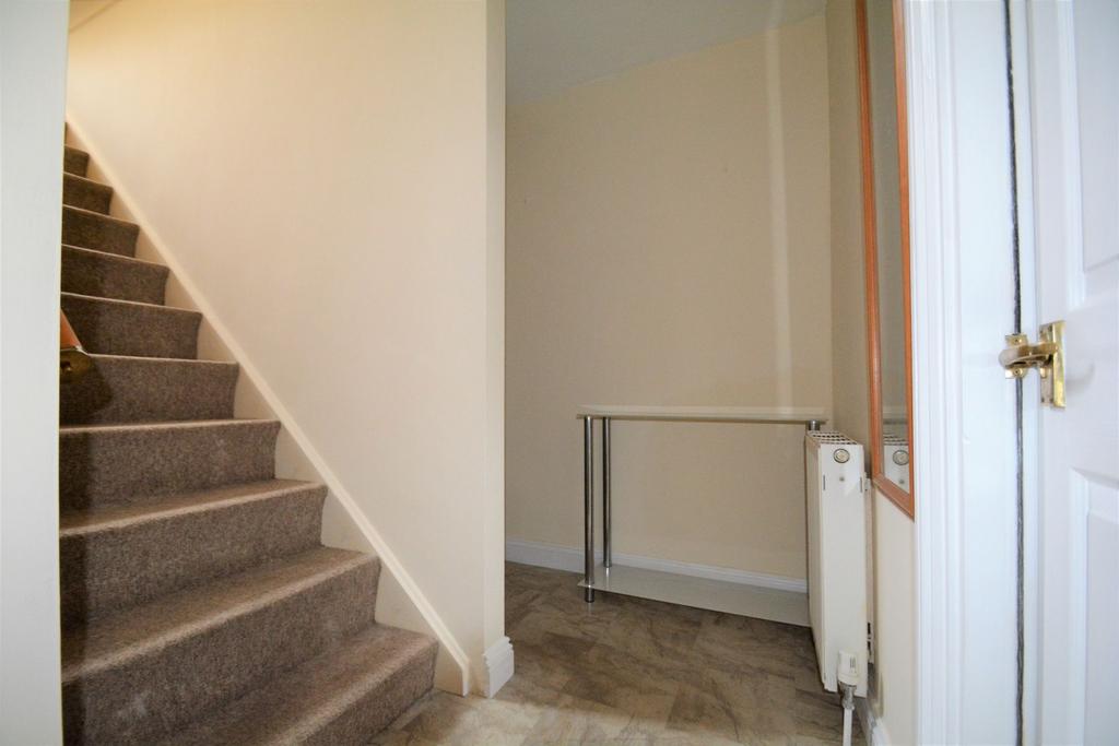 Victoria Street, Ventnor PO38 1 bed flat - £595 pcm (£137 pw)