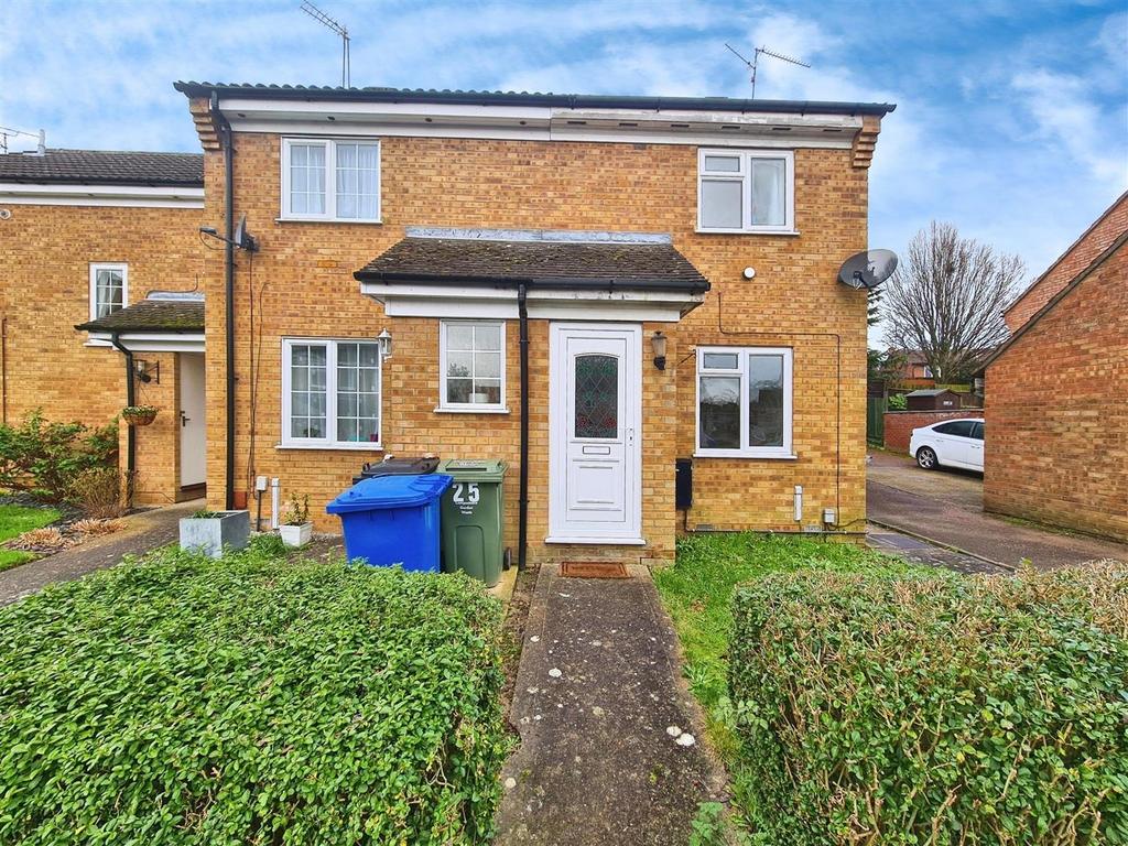 Brambleside Court, Northants NN16 2 bed terraced house - £875 pcm (£202 pw)