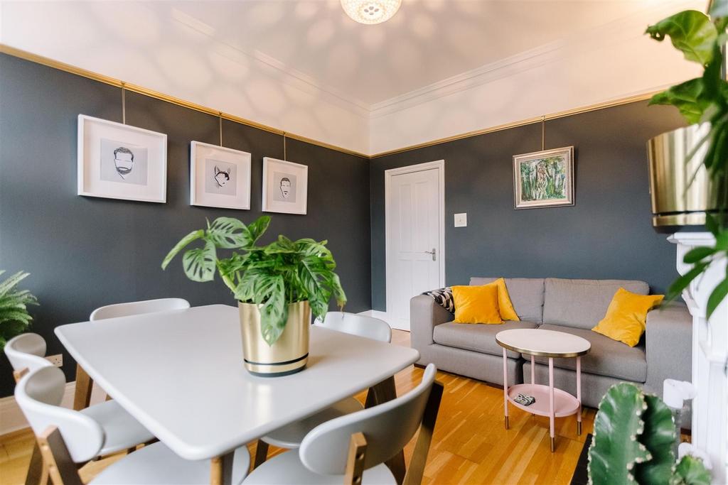 London N11 2 bed apartment - £390,000