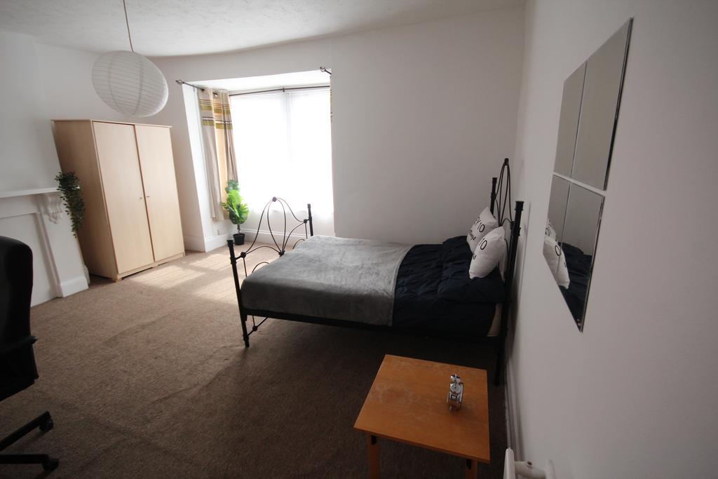 Beach Road, Southsea PO5 5 bed terraced house to rent - £2,750 pcm (£635 pw)