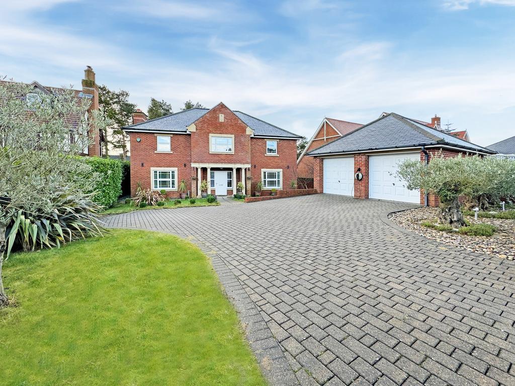Black Wood, Billingham, TS22 5 bed detached house - £625,000