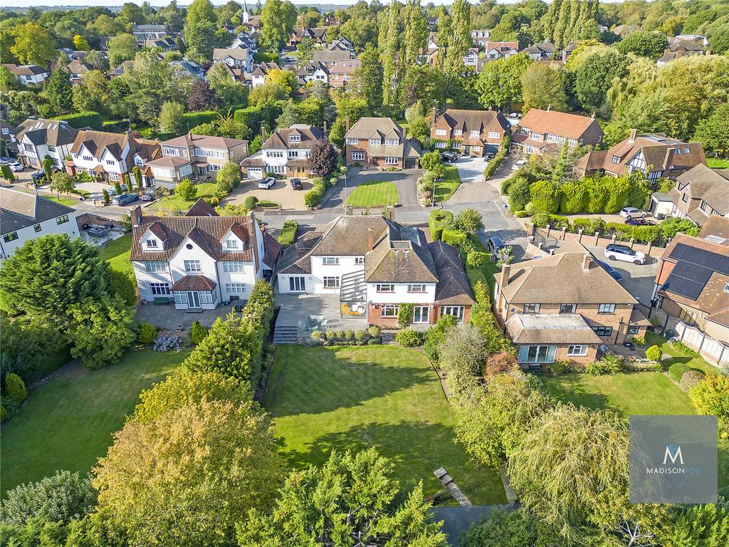 Chigwell, Essex IG7 5 bed detached house for sale - £2,300,000