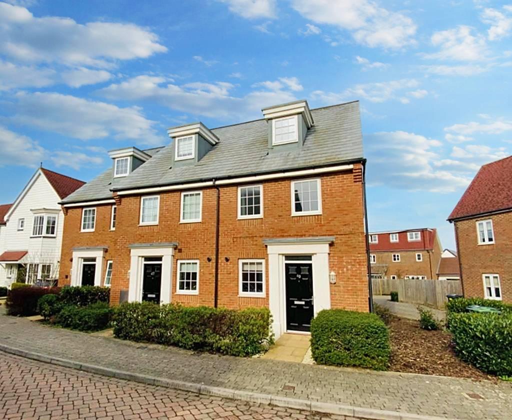 Hazen Road, Kings Hill ME19 3 bed semi-detached house to rent - £1,700 ...