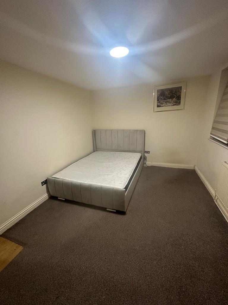 145 Commonside East, Mitcham, CR4 1 bed in a house share - £750 pcm (£173 pw)