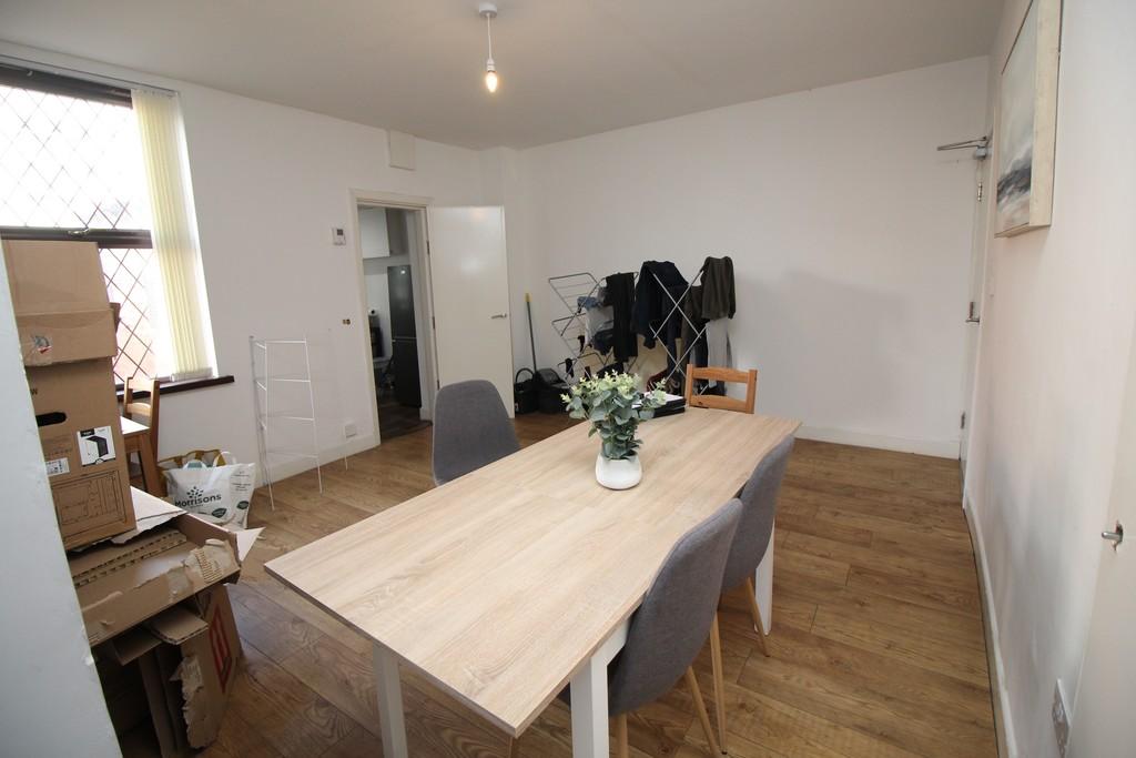 Sandhurst Grove, Leeds LS8 4 bed terraced house - £180,000