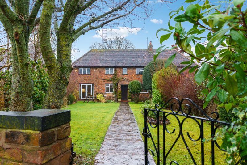 Crouch Hall Gardens, Redbourn 3 bed character property - £775,000