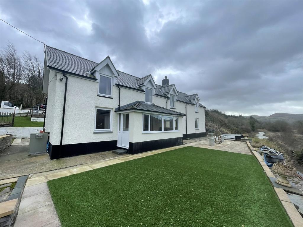 Machynlleth, Powys, SY20 3 bed house - £300,000