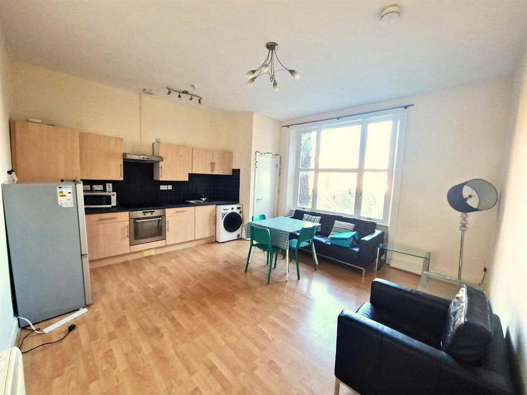 Englands Lane, London NW3 2 bed apartment to rent - £2,500 pcm (£577 pw)