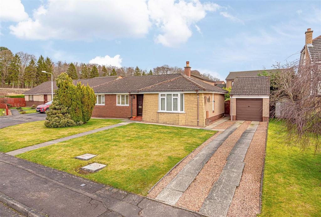 17 Kincraig Place, Dunfermline, KY12 7XT 3 bed detached bungalow - £315,000