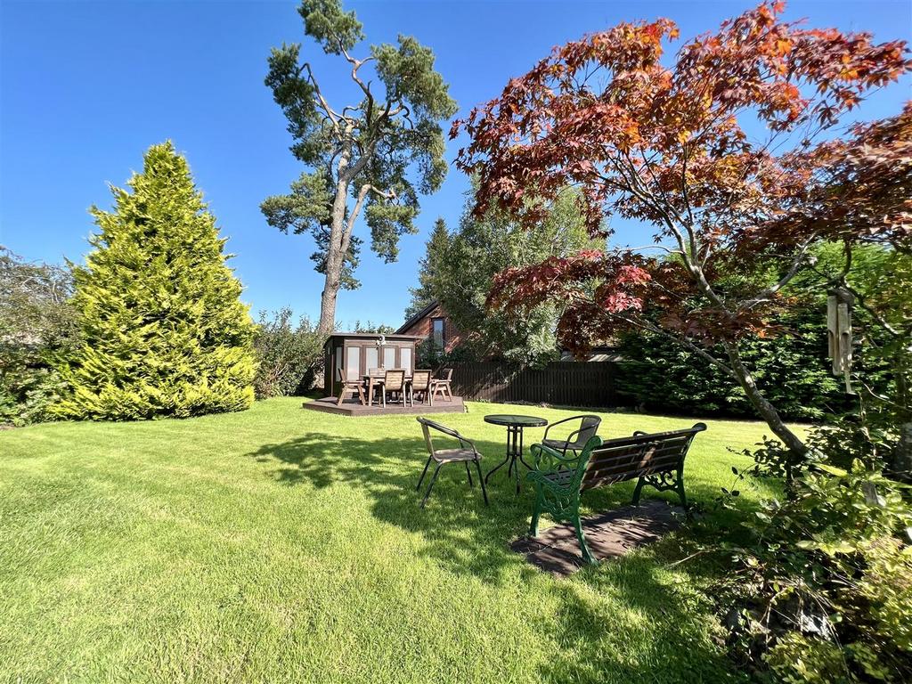 Gartwhinzean Feus, Powmill FK14 3 bed semi-detached house - £239,000