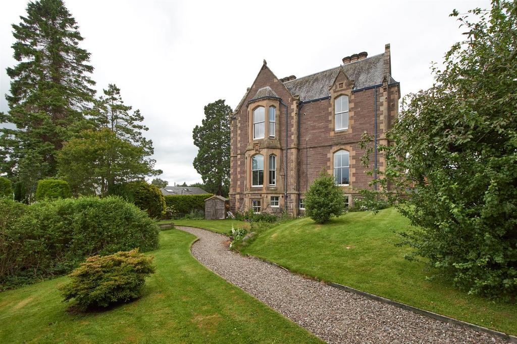 Strathearn Terrace, Crieff PH7 2 bed apartment - £200,000