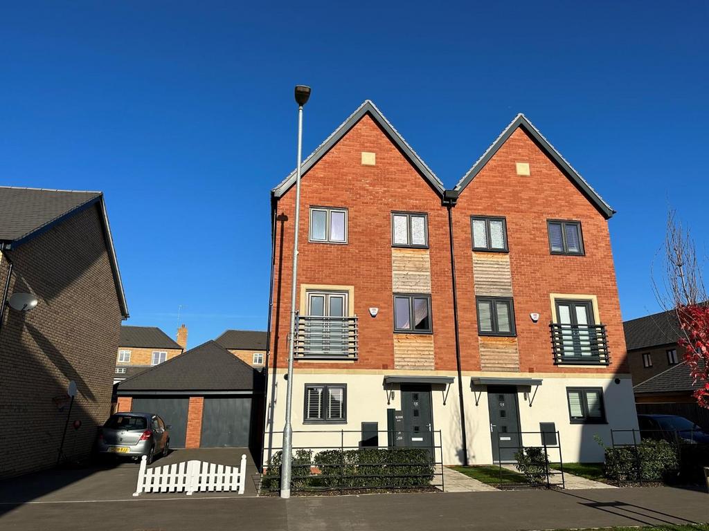 West Street, Northampton NN5 3 bed semi-detached house - £369,750