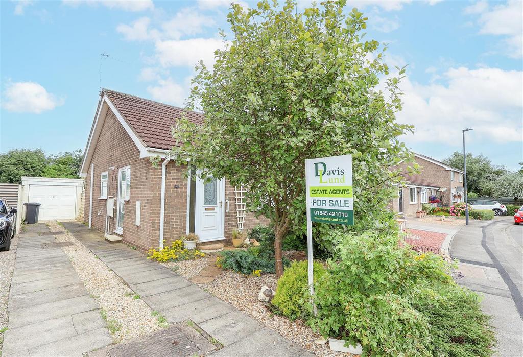 Fairfield, Thirsk 2 bed semi-detached bungalow - £200,000