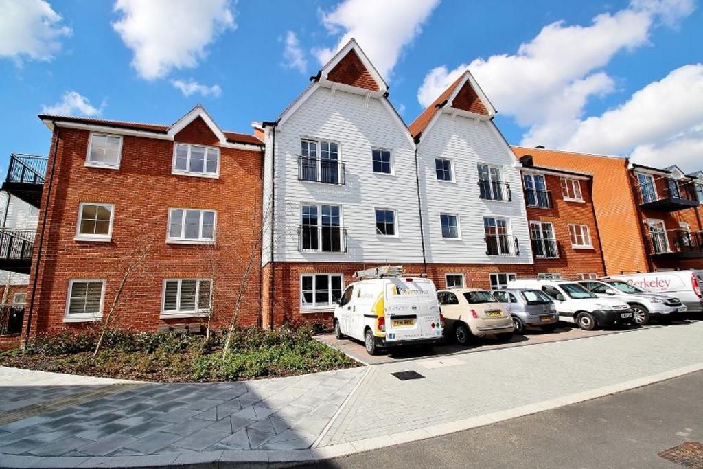Mere Road, Dunton Green, TN14 5FX 1 bed apartment - £1,250 pcm (£288 pw)