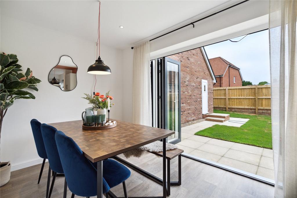 20 Shillingstone Fields, Okeford... 3 bed semi-detached house - £395,000
