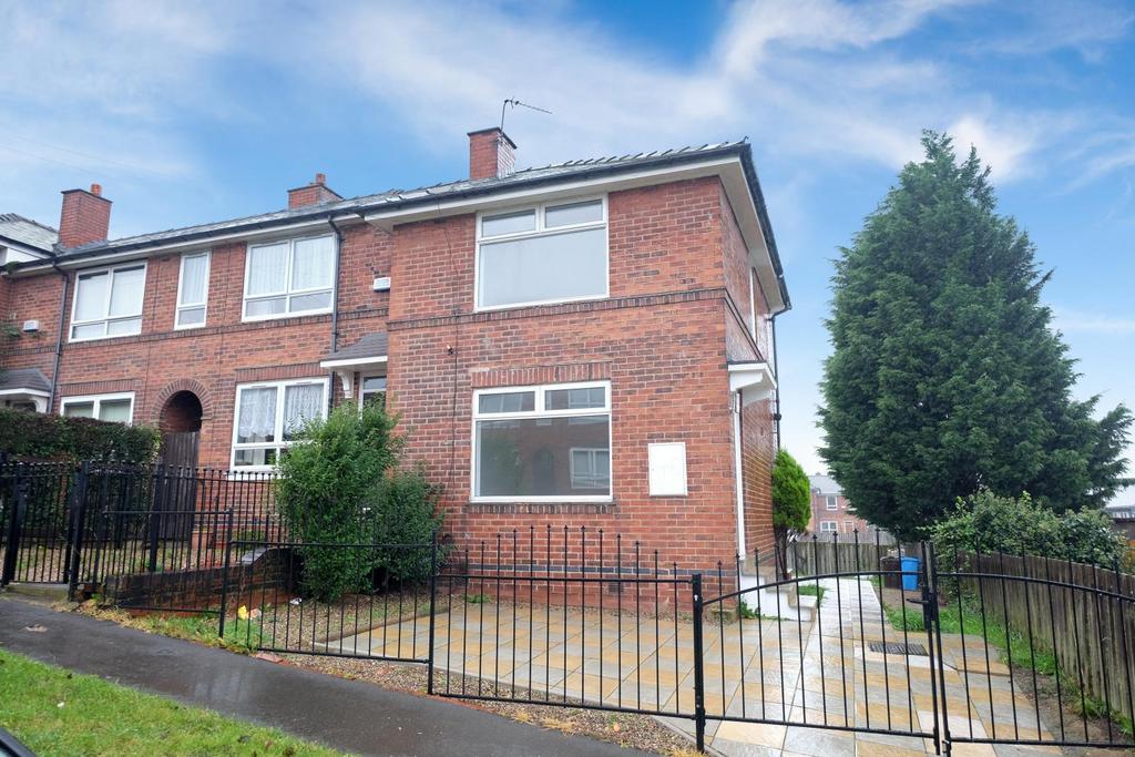 Maltravers Terrace, Sheffield, S2 5FN 2 bed end of terrace house - £135,000