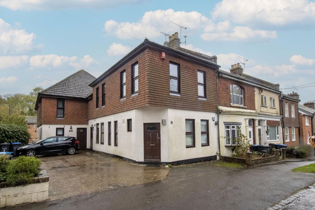 Bowers Place, Crawley Down RH10 1 bed flat for sale - £150,000