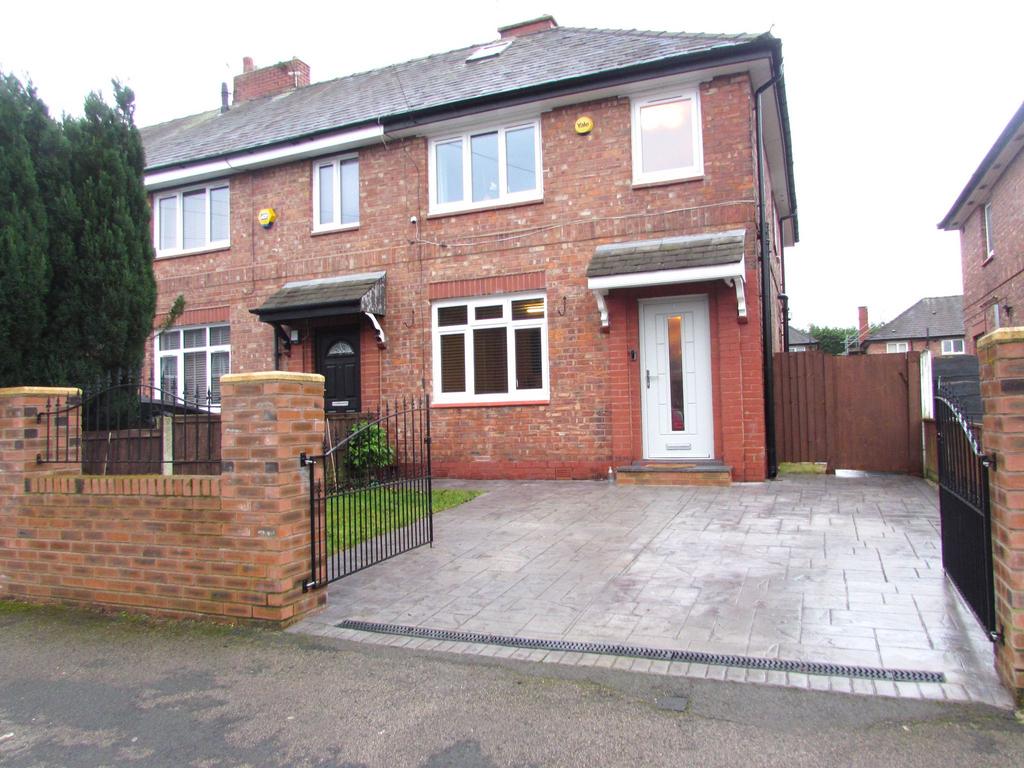 Lee Avenue, Altrincham, WA14 3 bed semi-detached house for sale - £425,000