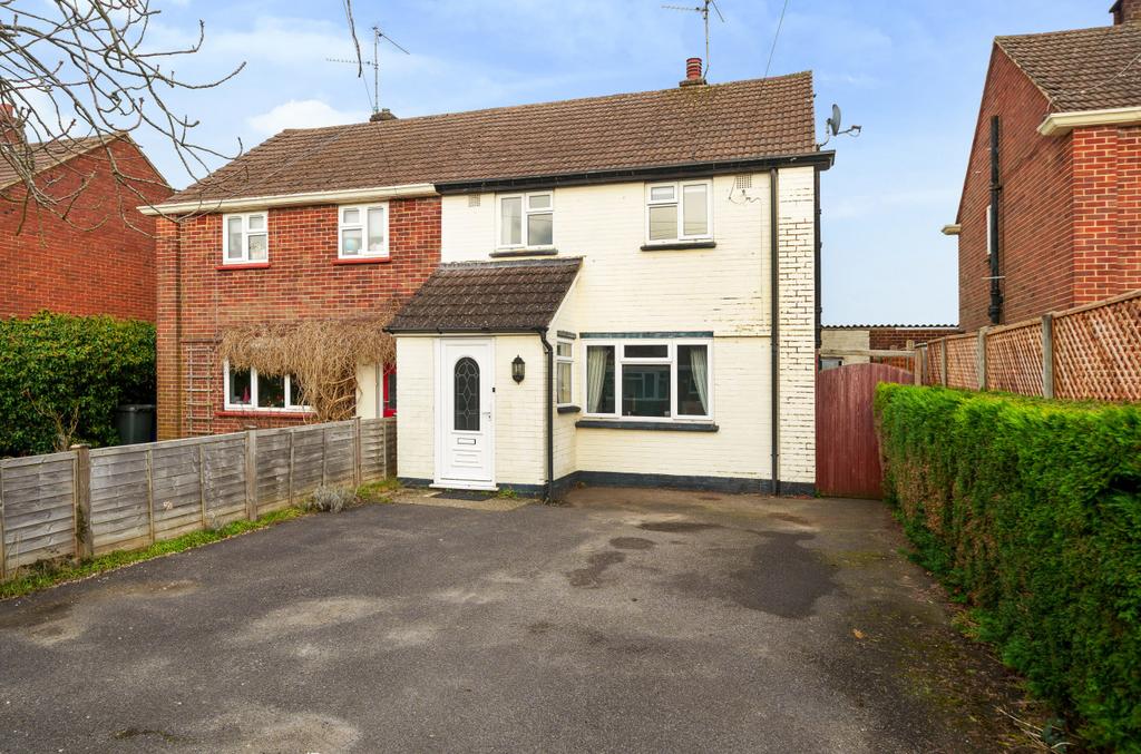 Talbot Road, Farnham, Surrey, GU9 3 bed semi-detached house for sale ...
