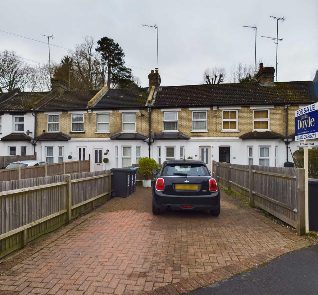 Glenview Gardens, Boxmoor 3 bed terraced house for sale - £525,000