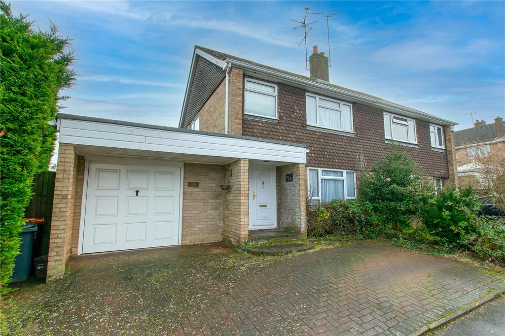 Mentmore Crescent, Bedfordshire LU6 3 bed semi-detached house - £390,000