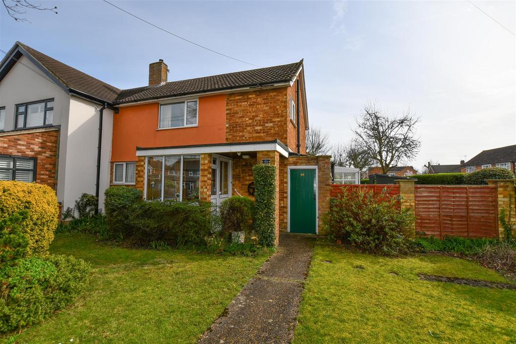 Morris Way, London Colney, St. Albans 3 bed semi-detached house - £650,000